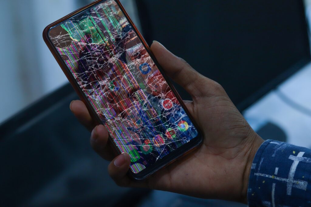 Avoid a Screen Break of your Smartphone Tablet or Wearable - Tech Guru